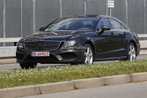 Mercedes Benz CLS C218 Facelift Spied With Negligible Camo
