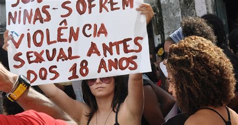 G1 Marcha das Vadias marca presença no protesto durante o Dois de