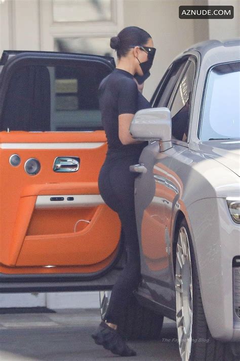 Kim Kardashian Sexy Shows Off Her Curvy Body And Hits Up Epione For