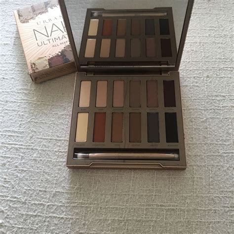 Paleta Urban Decay Naked Ultimate Basics 12 Sombras Matte