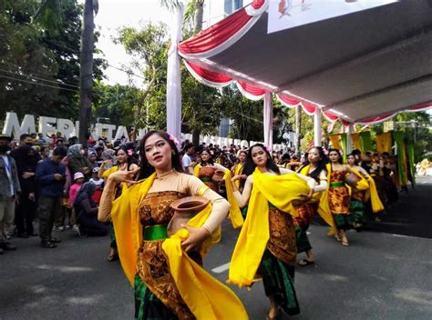 Totalitas Peserta Pawai Representasikan Seni Budaya Khas Bojonegoro