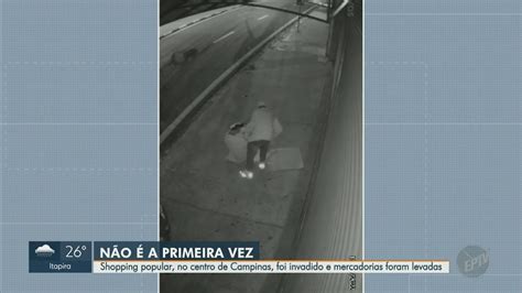 Câmeras de segurança registram furto a lojas em galeria no Centro de