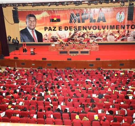 Angola Membro Do Mpla Pede A Militantes Que Mantenham Coes O E Global