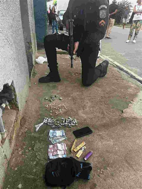 Operação Policial em Três Rios resulta na apreensão de drogas e prisão