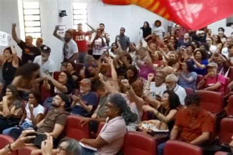 Professores da UFPE decretam greve após assembleia extraordinária