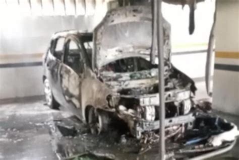 Carro pega fogo dentro de garagem de prédio no Santo Antônio Folha da