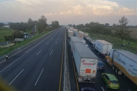 Más de 15 horas de caos en autopista y carretera México Puebla por