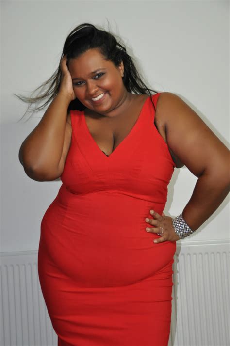 48 Plus Size Women Rocking Their Visible Belly Outlines In Flawless Fashion — Photos