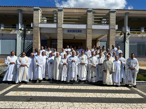Orações e reflexões marcam retiro anual do clero diocesano Diocese de