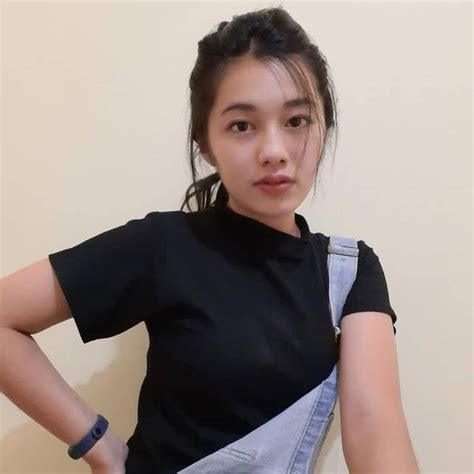 Profil Instagram Wikipedia Dan Biodata Claudy Putri Topikindo