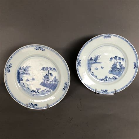 Proantic Paire d Assiettes en porcelaine chinoise Chine XVIIIème