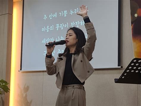 22년 10월 30일 주일 오전 찬양예배 이지혜 찬양사역자 사진 앨범 주은혜교회