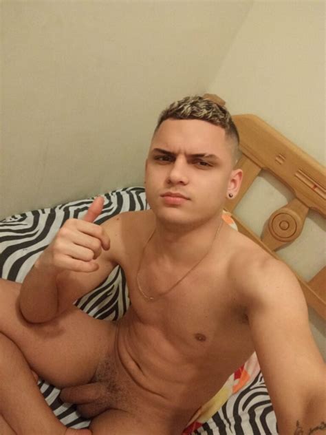100 Nudes de homens héteros pelados para você gozar Todos Famosos Nus