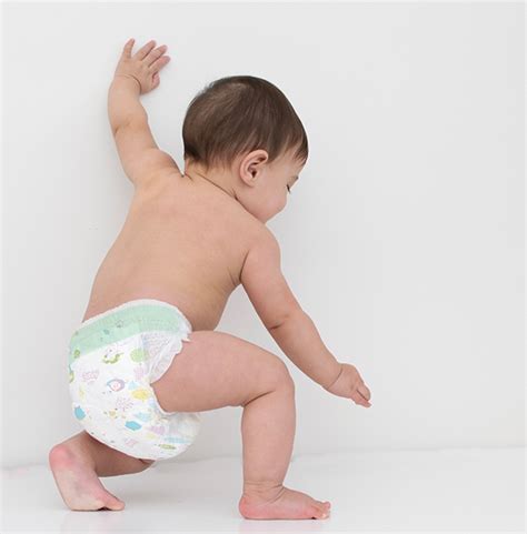 Bé mấy tháng mặc tã quần Tất tần tật thông tin mẹ cần biết Bobby