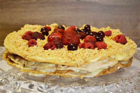 Tortas Su Plikytu Kremu Ir Uogomis Tasted Stories