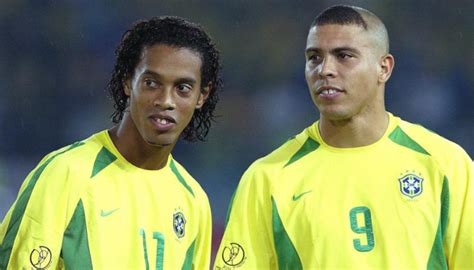 Ronaldo estrella del fútbol mundial encuentra a Cristo y se bautiza