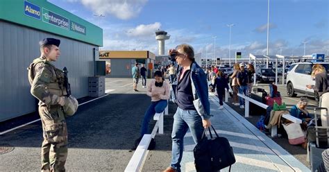 Alertes à la bombe de nombreux aéroports français encore évacués ce