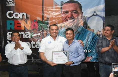 Frente A La Militancia Panista De Chemax El Precandidato Del PAN A La