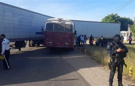 Choca Cami N De Jornaleros Contra Tr Iler En Navolato Hay Cinco