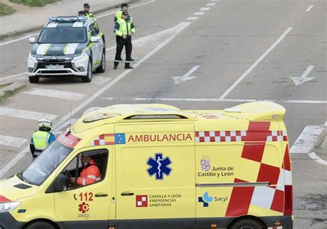 Motociclista de 25 años resulta herido tras colisionar con un autobús