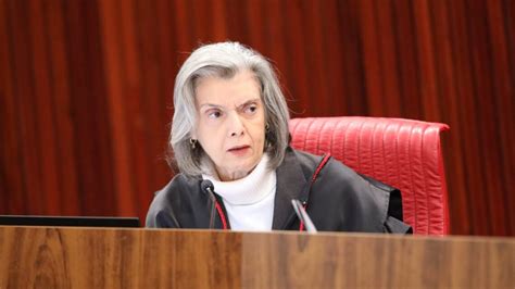 Cármen Lúcia toma posse como presidente do TSE Business Moment