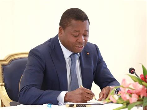 POLITIQUE CONSTITUTION Faure Gnassingbé promulgue la nouvelle loi