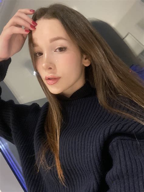 Tw Pornstars 1 Pic Ellie Leen Twitter 🐧💙 548 Pm 13 Nov 2021