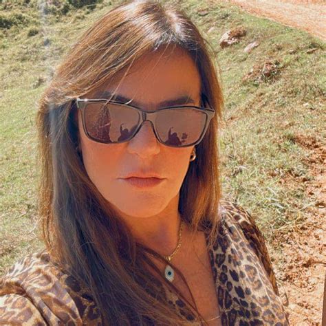 M E De Isis Valverde Se Manifesta Ap S Ser Alvo De Ataques