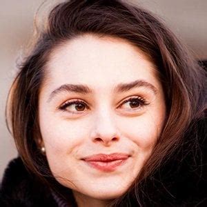 Esther Abrami Geiger Alter Geburtstag Bio Fakten Familie