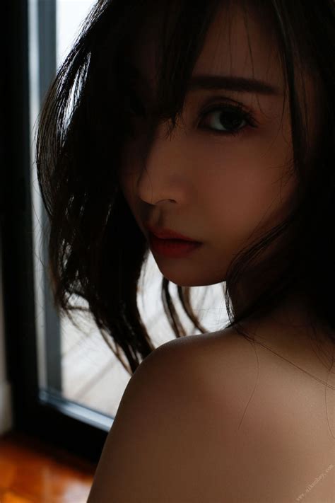 Friday Digital Photobook Ayano Takeuchi Bewitching Hips