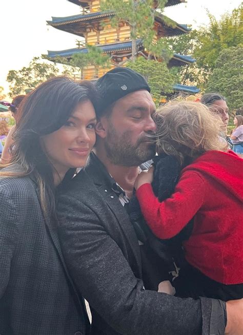 Surprise Johnny Galecki Secretly Got Married And Welcomed Baby 2