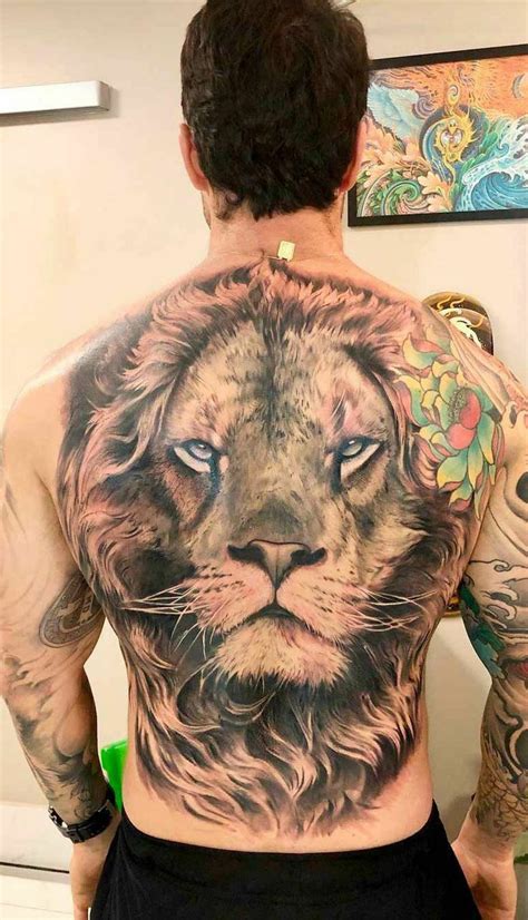 Tatuagem nas costas é um estilo popular e atemporal que muitas