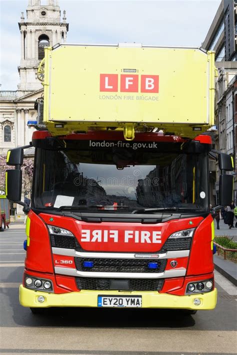 London Fire Brigade Turntable Ladder Truck Head On In Central London