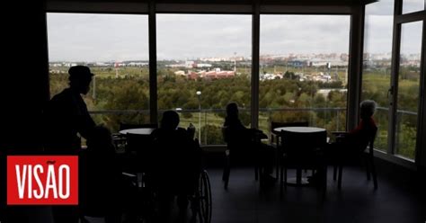 Visão Idosos que estão em lares ou centros de dia têm várias doenças