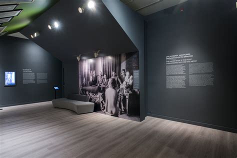 Pera Museum Bare Naked Nude