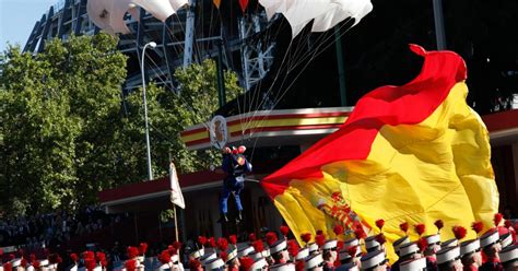 Las Mejores Im Genes Del Desfile Del D A De La Hispanidad