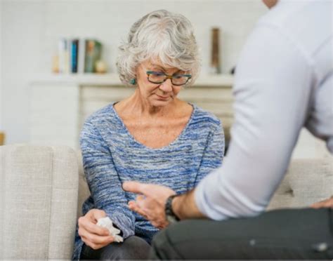 Comment aider une personne âgée qui fait une dépression