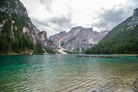 Lago Lago Lago Di Braies En Las Montañas Dolomiti Sur Tirol Italia