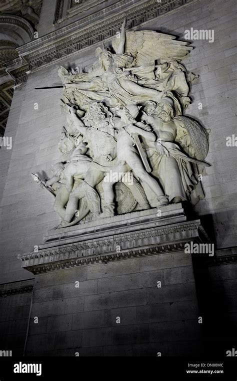 El Arc de Triomphe es uno de los monumentos más famosos de París Se