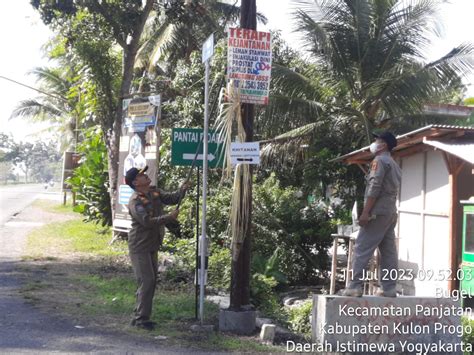 POLPP Satpol PP Tertibkan Reklame Di Wilayah Kapanewon Panjatan