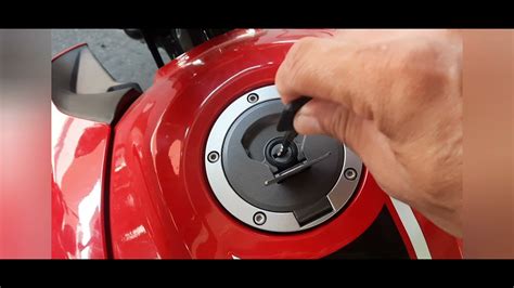 Como Abrir Tampa Do Tanque Da TITAN 160 Qualquer Chave YouTube