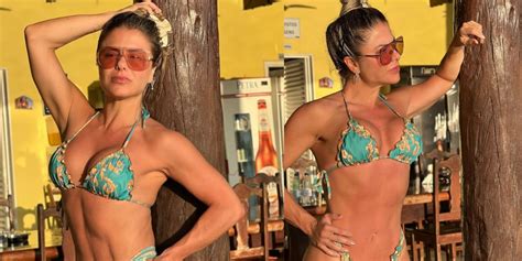 Só de calcinha aos 46 Poliana Rocha é a mais linda do Brasil