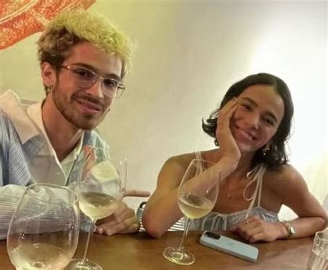 Leonardo aprova namoro de João Guilherme e Bruna Marquezine Agora é