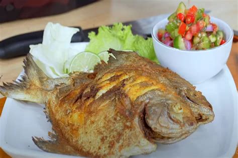 Ikan Bawal Goreng Dengan Sambal Segar Tomat Resep Dari Chef Rudy
