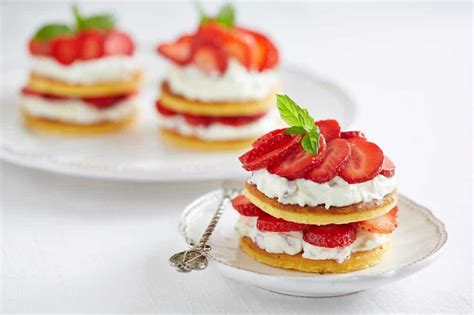 Crêpes à la crème fouettée et fraises un délice irrésistible votre