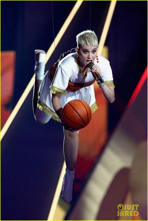 Katy Perry Nicki Minaj Close Out MTV VMAs 2017 With Swish Swish