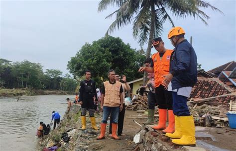 BNPB 17 Desa Terdampak Banjir Dan Longsor Di Kabupaten Garut Okezone