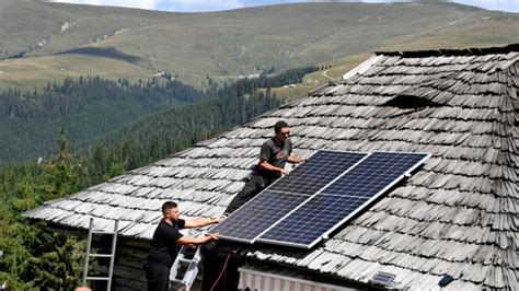Programul Casa Verde Fotovoltaice a început vineri pentru regiunea