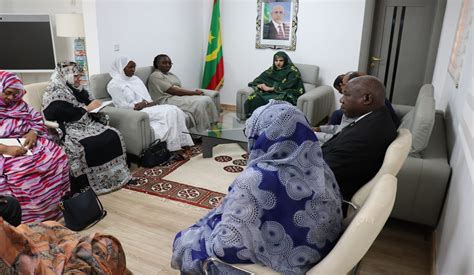 La Ministre De Laction Sociale Re Oit Un Membre Du Comit Africain D