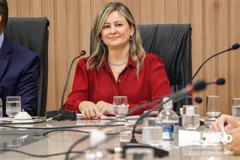 Gabinete de Intervenção pede reajuste de 23 79 para profissionais da